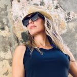 Pour & Pose: Travel Portraits with a Twist of Wine - Who Should Consider This Tour?