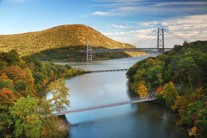 Private Hike/Wineries/Walkway Over the Hudson/1 night Hotel - Exploring the Complete Hudson Valley Experience in Two Days