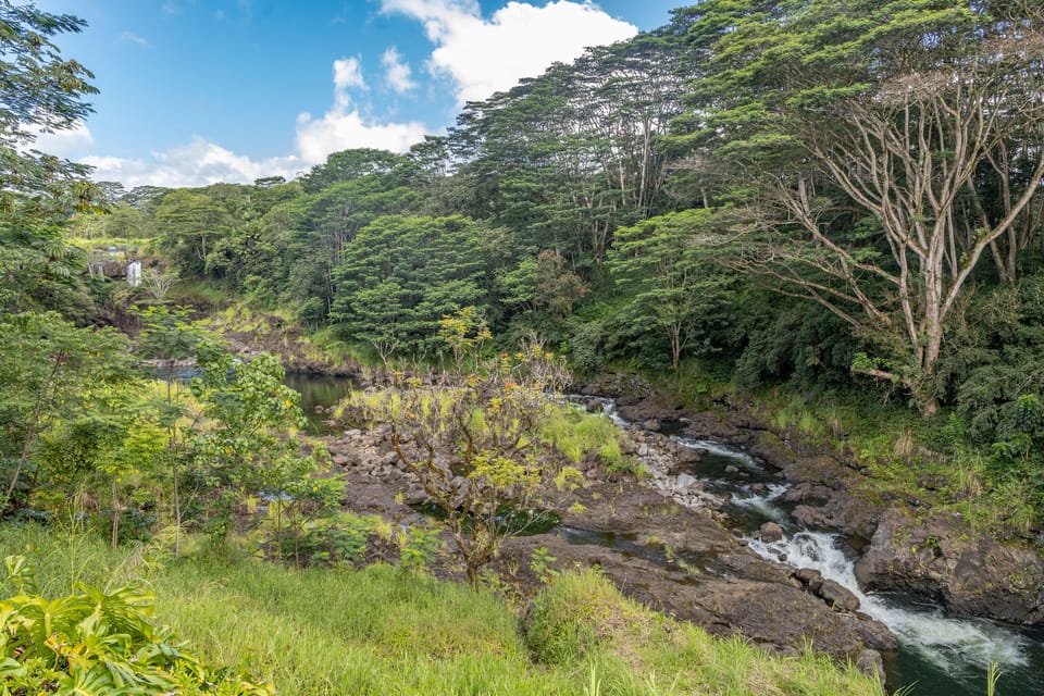 Private Hilo Cruise Special - Waterfalls and Volcanoes - How the Experience Works