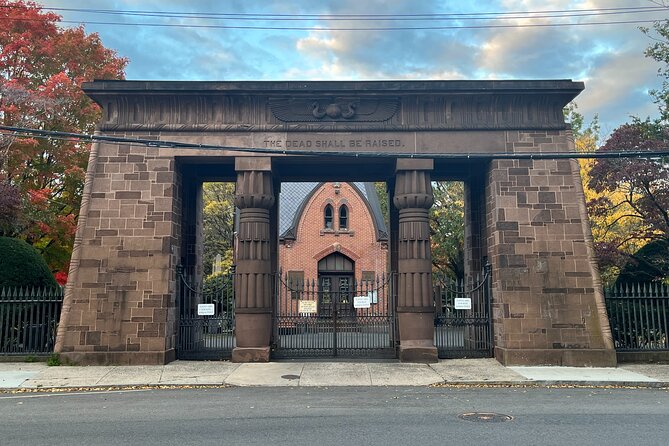 Private Historic Yale Smart Phone Self Guided Walking Tour - Exploring the Old Campus and Nathan Hale