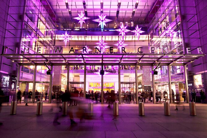 Private Holiday Movie Sites and City Lights Guided Tour - Who Should Consider This Tour?