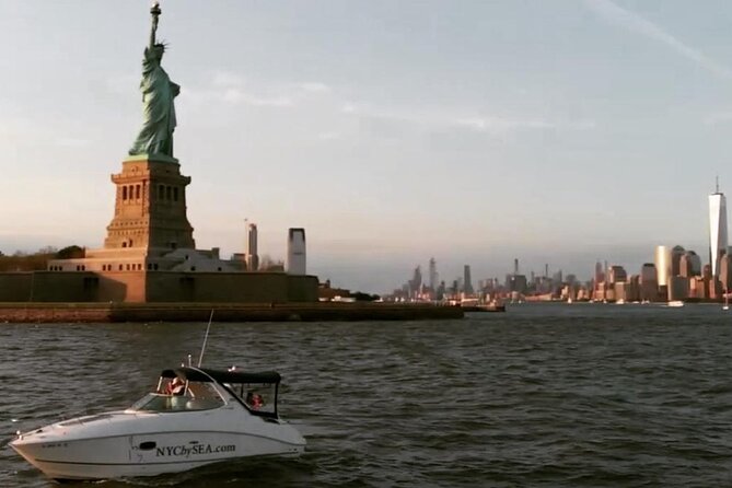 Private Luxury Daytime Boat Tour in New York City - 1 Hour - What’s Included and What’s Not