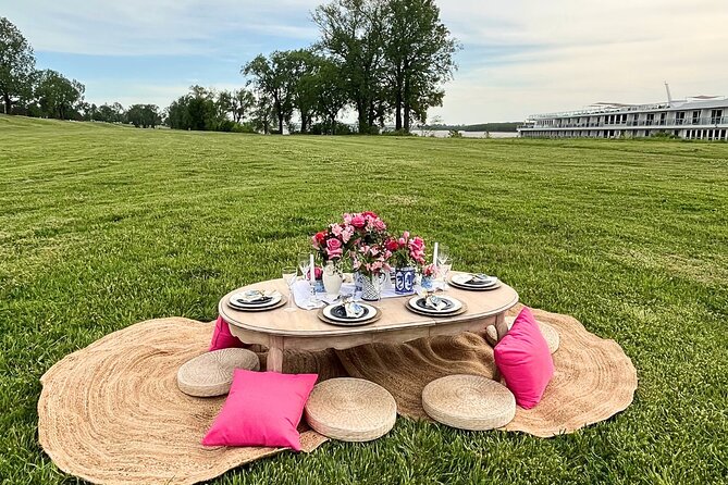 Private Luxury Picnic in Memphis (Mississippi River) - Discover Memphis from the Water with a Private Luxury Picnic