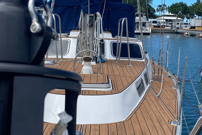 Private Luxury Sailboat Charters of Honolulu - What Makes This Sailboat Tour Stand Out?