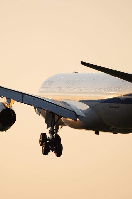 Private NYC Airport Transfer: LGA to Manhattan - Up to 5 - Key Points