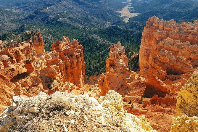 Private Peek-A-Boo slot canyon guided tours - An In-Depth Look at the Tour Experience