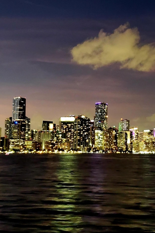 Private Sail Cruise around Miami waterfront - Key Points
