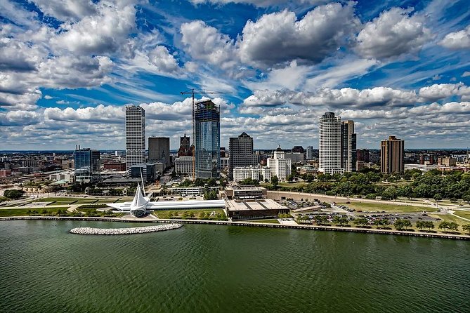 Private Sprinter from Milwaukee Airport MKE to Milwaukee City - First Impressions: What to Expect When Booking