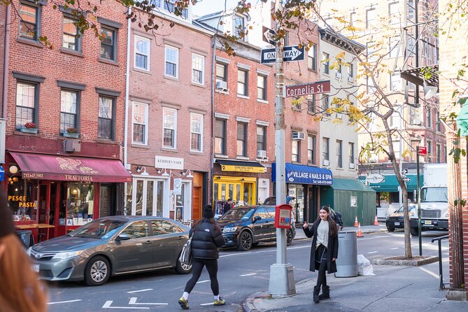Private Taylor Swift Hotspots Walking Tour - Key Points