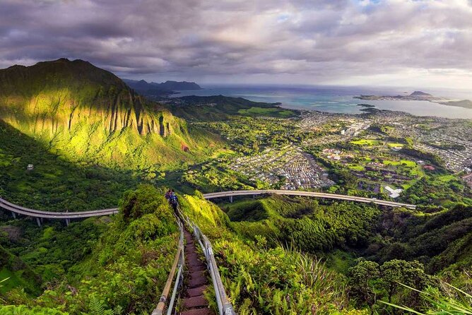 Private Transfer from Kawela to Honolulu (HLN) Airport - Vehicle Options and Group Capacity