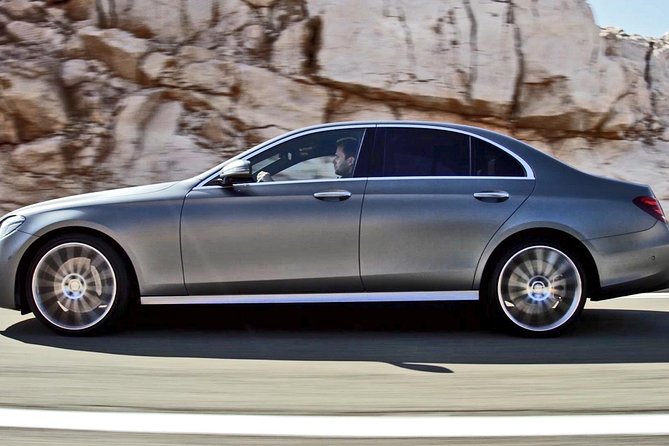 Private Transfer Honolulu Airport HNL to Waikiki by Sedan - What to Expect at Your Meeting Point