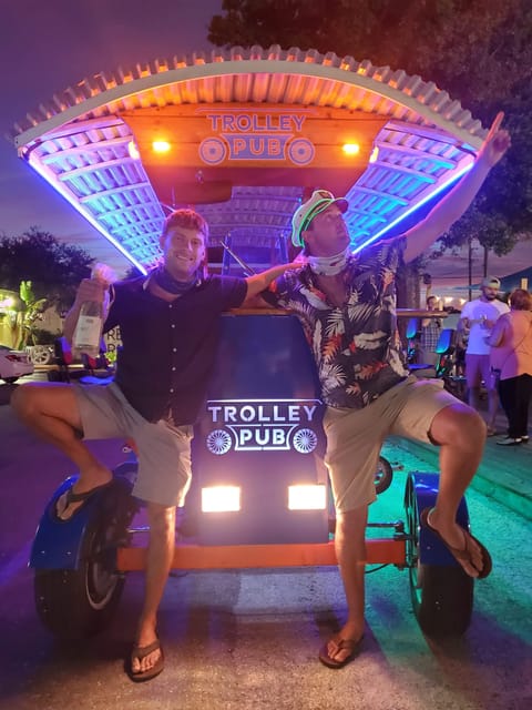 Private Trolley Pub w/ Bar+Mural Stops: up to 15ppl - Key Points