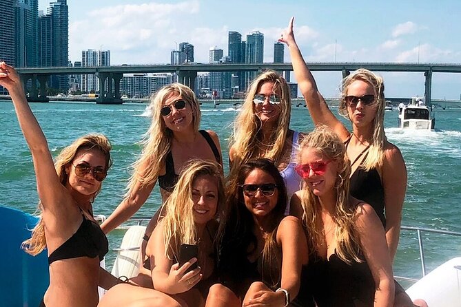 Private Yacht Rental Miami, Customizable Tours, Dolphin Watching - The Experience and Service Quality