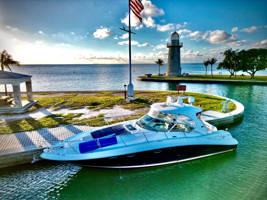 Private  Yacht Rentals  2h  Champagne gift - Key Points