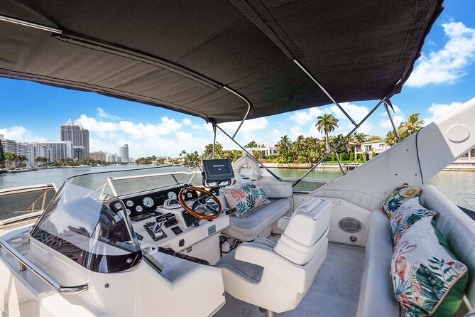 Private Yacht Tour Miami - Discover Miami from the Water