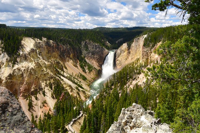 Private Yellowstone Tour: ICONIC Sites, Wildlife, Family Friendly Hikes + lunch - Who Would Enjoy This Tour?