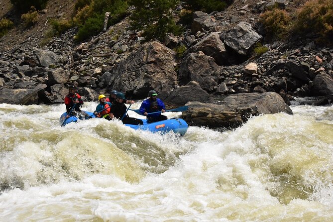 Raft through Gore Canyon- Class V Ultimate Advanced White-Water Rafting - Key Points
