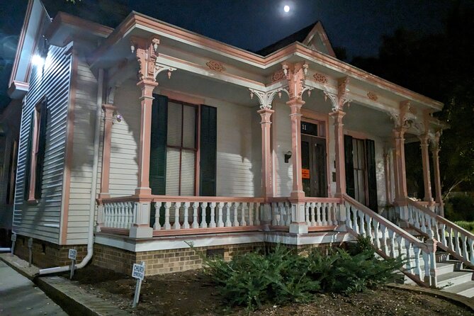 Raleigh Ghost Walk - Exploring the Raleigh Ghost and Urban Legend Walk