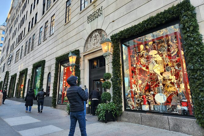 Romantic Christmas Mystery of a Lost Lover in NYC - The Bottom Line
