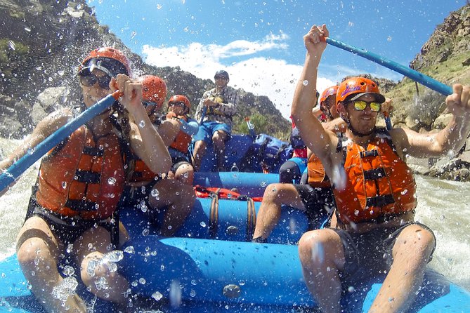 Royal Gorge Half Day Rafting in Cañon City (Free Wetsuit Use) - What Makes the Equipment and Guides Stand Out?