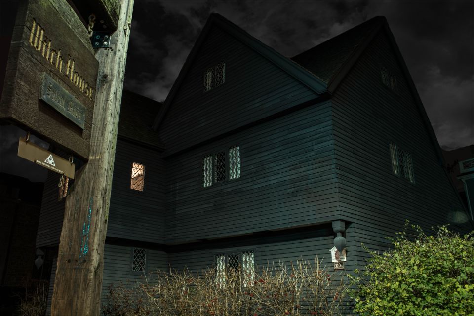 Salem: Ghosts, Witches, & Warlocks Guided Walking Tour - The Atmosphere and Vibe