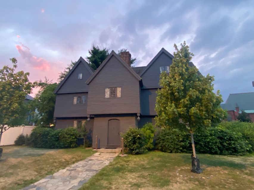 Salem, MA: History and Hauntings Guided Walking Tour - Guides and Reviews: Why They Make the Difference