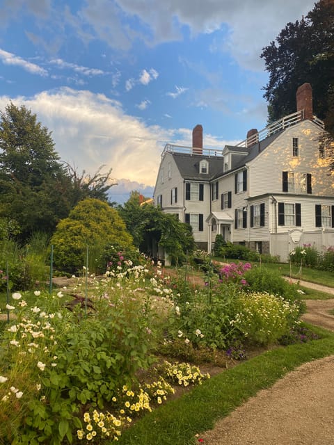 Salem, MA: Hocus Pocus Movie Guided Walking Tour - What’s Included and What to Bring