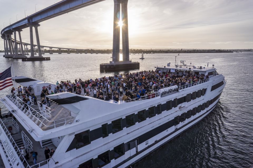 San Diego: City Cruises Gourmet Dinner Cruise - Entertainment and Atmosphere