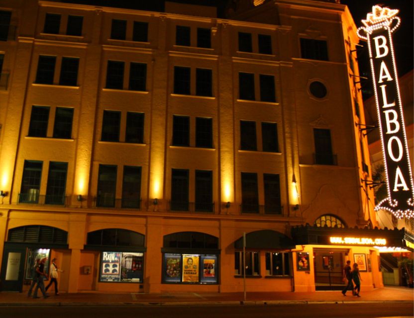 San Diego: Gaslamp Quarter Ghosts and Crime Walking Tour - The Experience: Atmosphere, Guides, and Group Dynamics