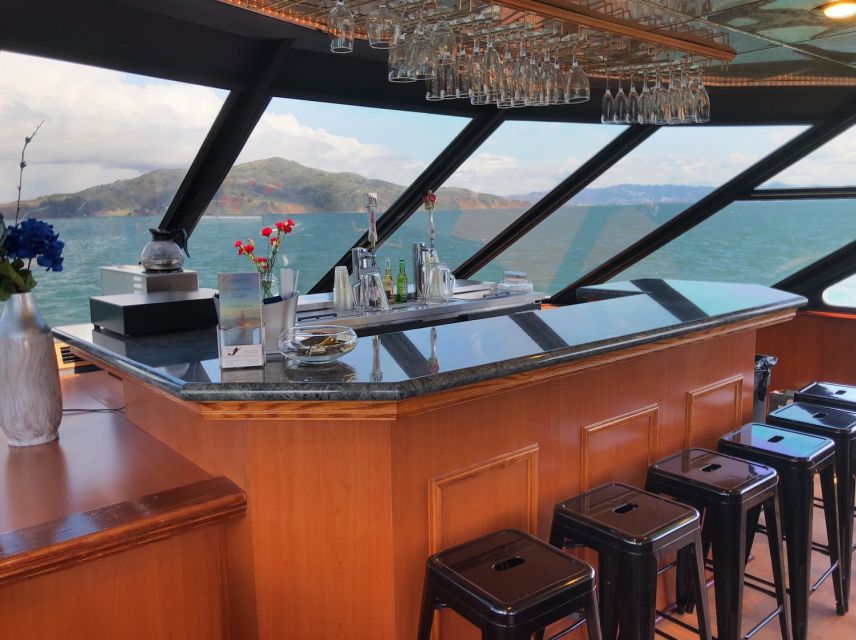 San Francisco: Empress Yacht New Year's Eve Party Cruise - The Experience at a Glance