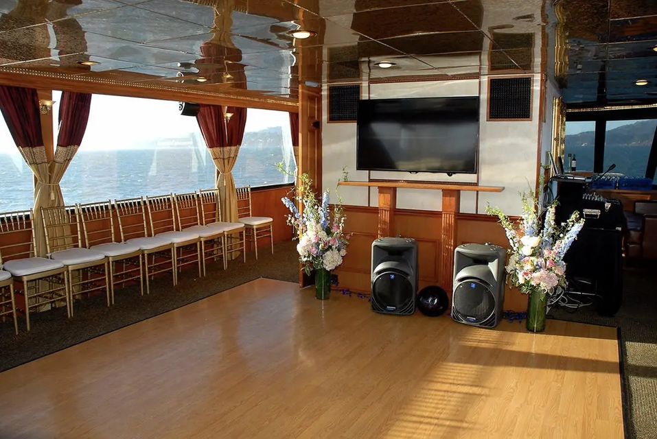 San Francisco: Empress Yacht New Year's Eve Party Cruise - FAQ