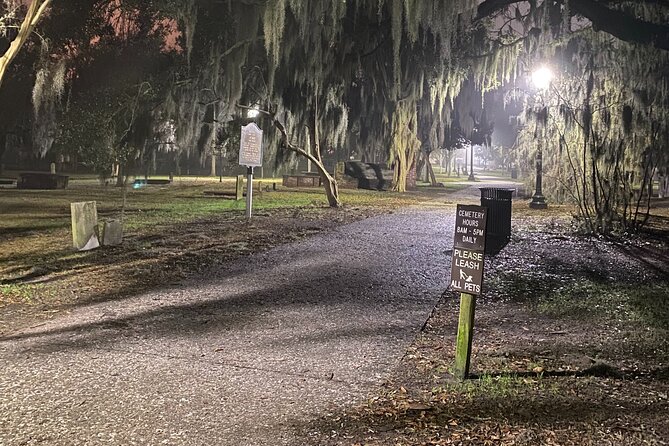 Savannah Ghost Tour for Adults ALL Alcoholic Drinks Included - FAQ