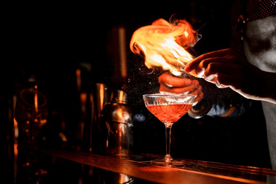 Savannah: Midnight in the Garden Walking Tour and Pub Crawl - An Insightful Journey into Savannah’s True Crime and Nightlife