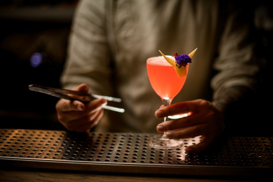 Savannah: Midnight in the Garden Walking Tour and Pub Crawl - What to Expect and Things to Consider