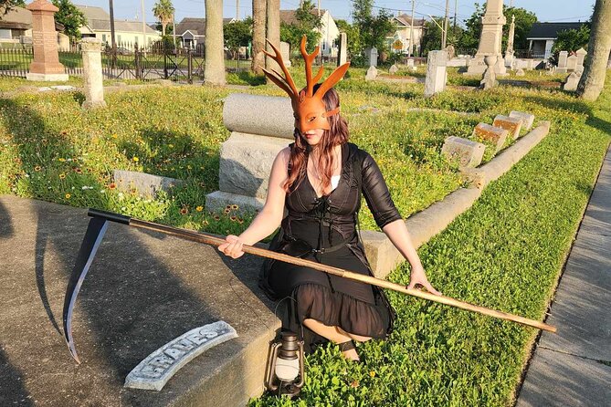 Secret Society Cemetery Walking Tour in Galveston - Key Points