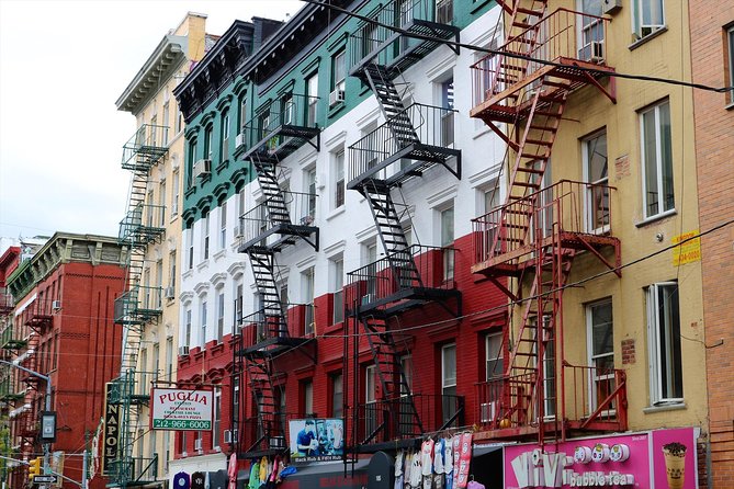 See 30 Top New York Sights (Walking Tour) & Go Up The Empire State Building! - The Guide and Group Size