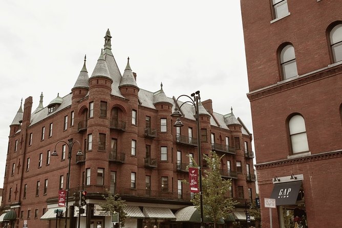 Self-Guided Burlington Scavenger Hunt: Burlington Beauty - In-Depth Look at the Itinerary