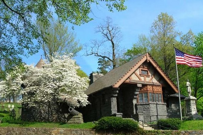 Self-Guided Scavenger Hunt: Huntington A Walk To Remember - Breaking Down the Itinerary