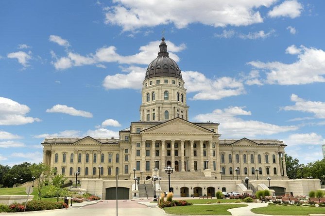 Self-Guided Topeka Scavenger Hunt: Topeka Top City's Top Sights! - Key Points