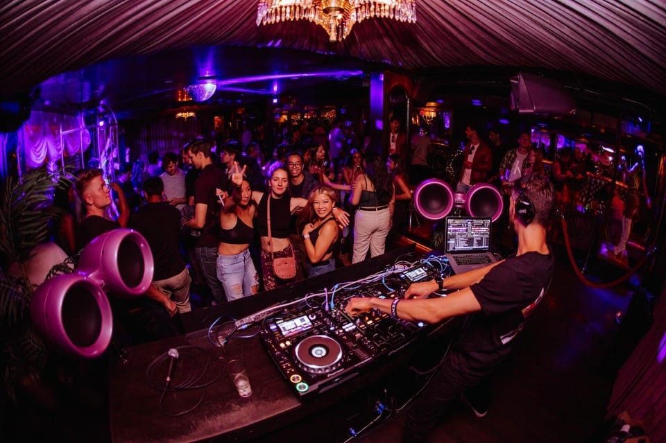 SF Pub Crawl and Clubbing Experience - A Detailed Look at the Itinerary and Experience  