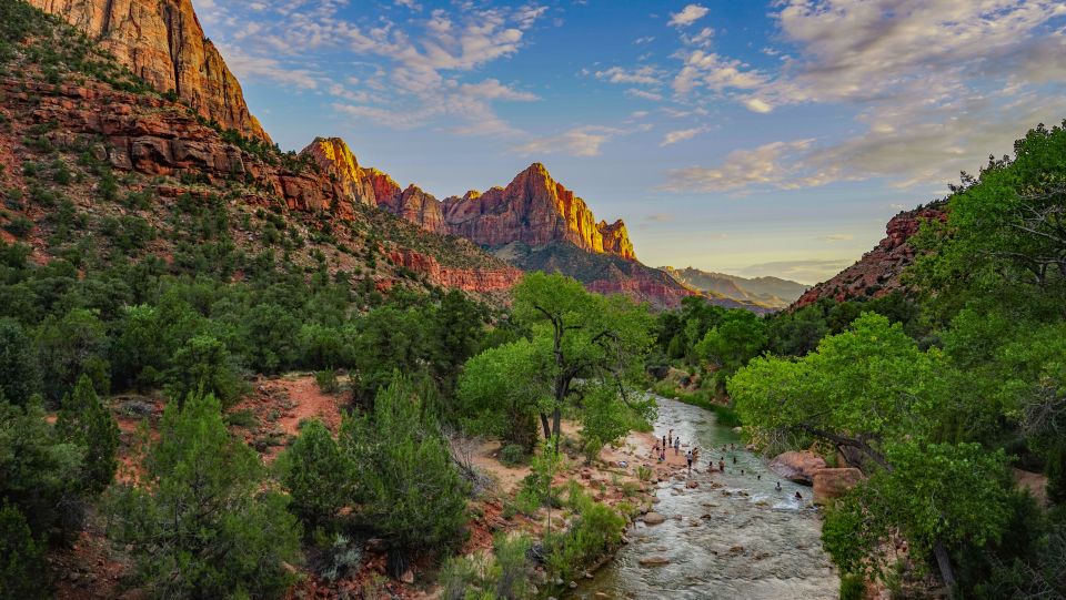 Shuttle between Las Vegas, Bryce, Zion and St George - The Experience on Board