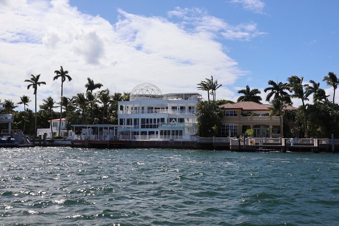 Sightseeing location Boat cruise on Biscayne Bay with Miami stop - Exploring the Biscayne Bay Boat Cruise: What to Expect