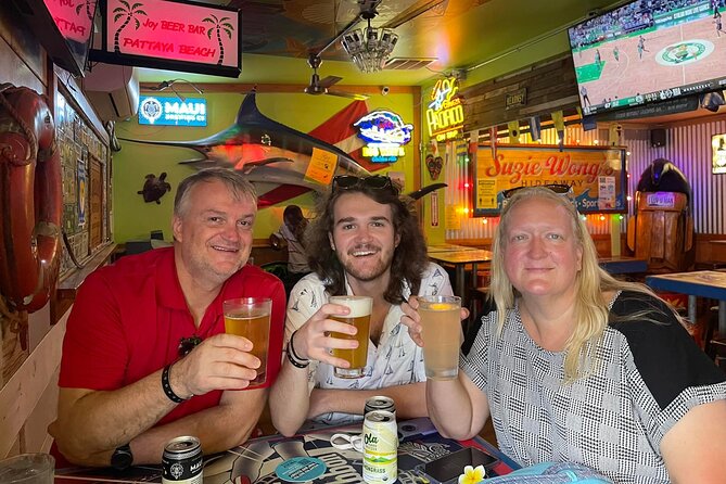 Sips & Secrets of Hawaii Pub Crawl - A Deep Dive into the Experience