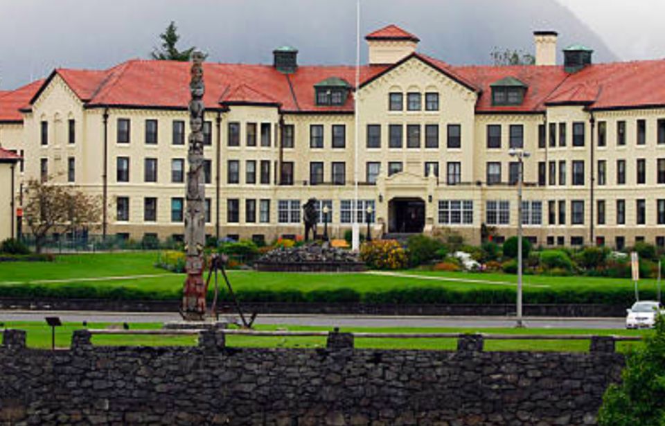 Sitka: Totem Poles, Raptor Centre, & Fortress of Bears Tour - Exploring the Itinerary in Detail