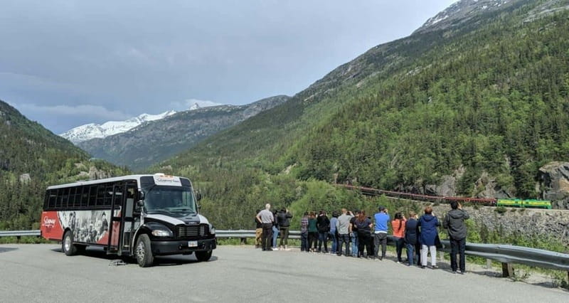 Skagway: Klondike Highway & Yukon Bus Tour with Husky Kennel - Key Points