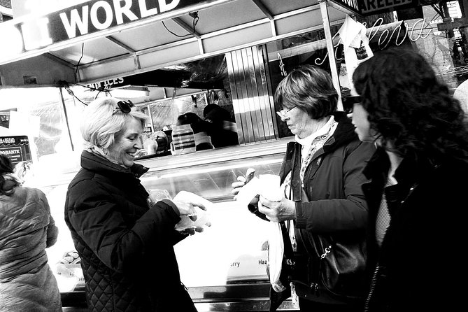 SoHo, Little Italy, and Chinatown Walking Tour in New York - Walking into Little Italy: Immigrant Stories and Mafia Lore