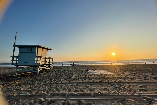 Stretch and Sip: Yoga with Fresh Juice on Santa Monica Beach - An In-Depth Look at the Santa Monica Yoga Experience
