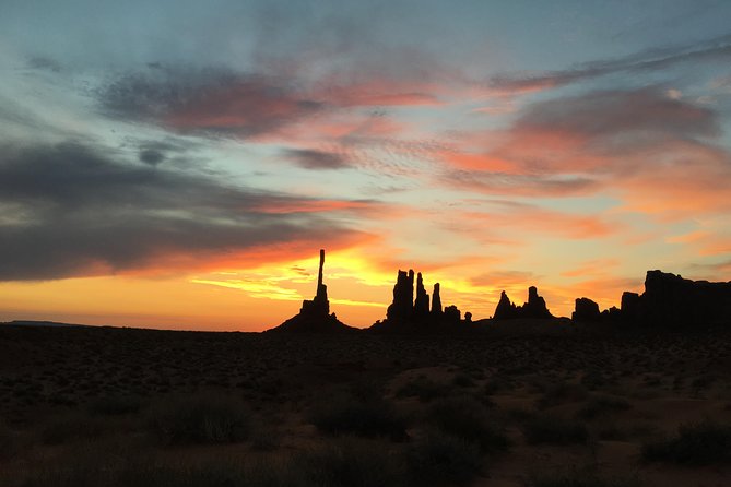 Sunrise Tour of Monument Valley - The Practicalities: Transport, Group Size, and Cost