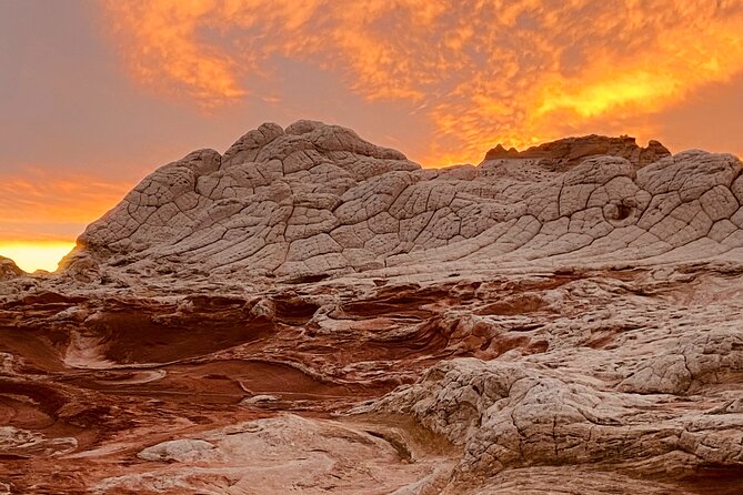 Sunset Off-Road White Pocket Guided Hike Activity - Small Group - The Detailed Experience: From Departure to Sunset