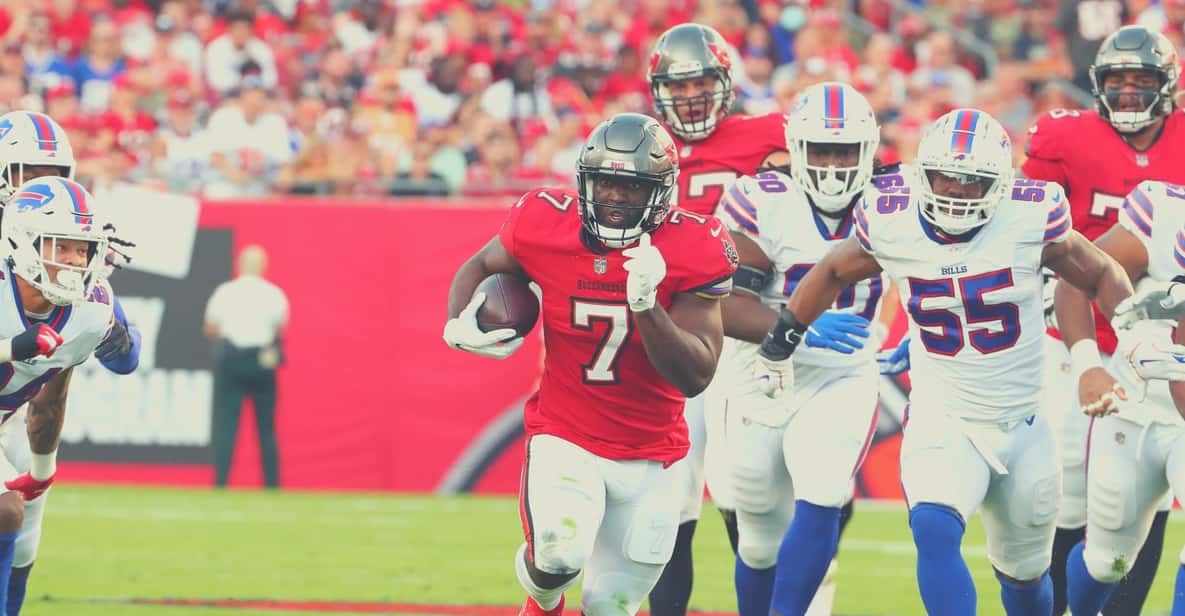 Tampa Bay Buccaneers Football Game at Raymond James Stadium - Detailed Review of the Tampa Bay Buccaneers Game Experience